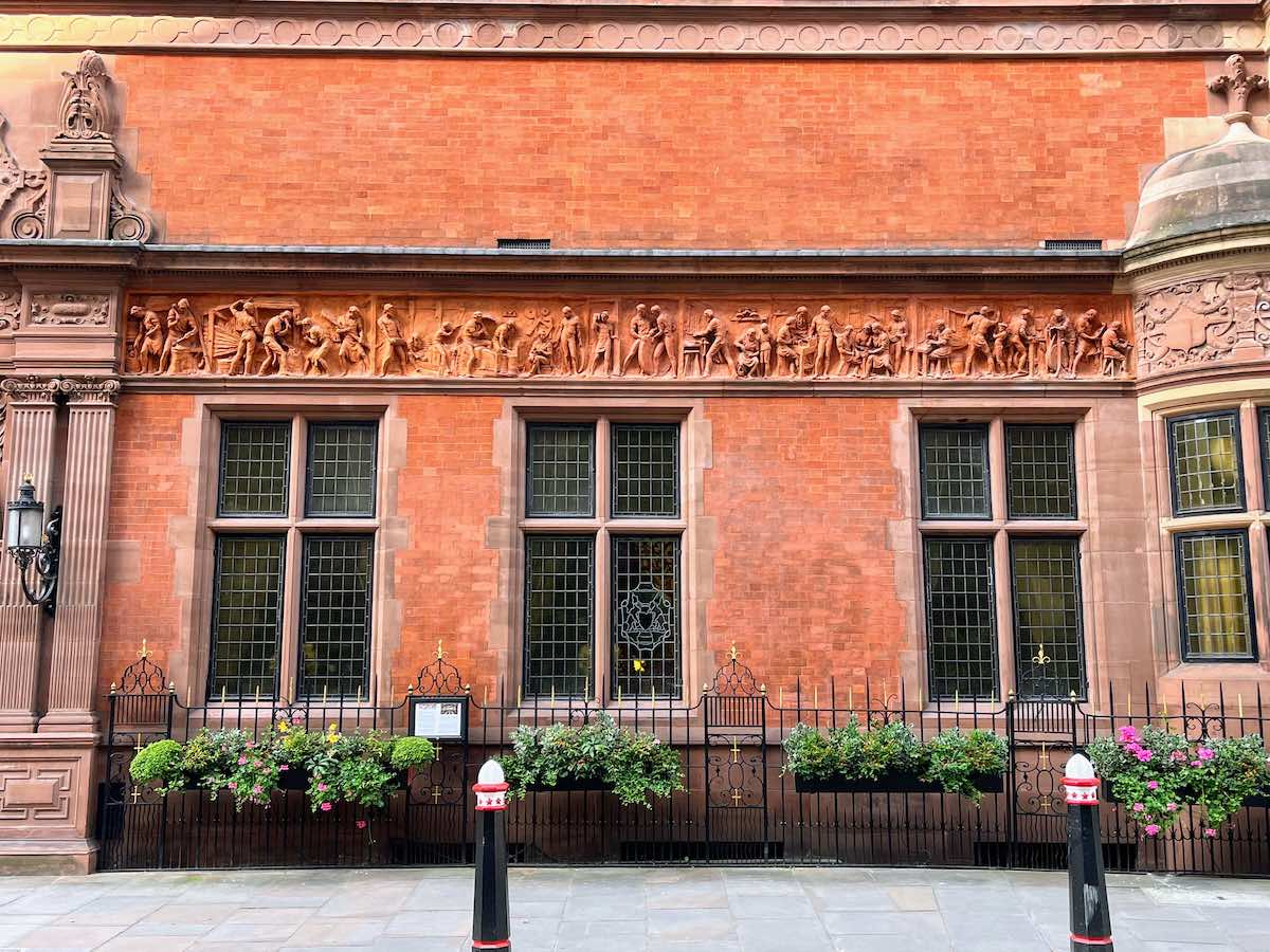 The Story Behind The Wonderful Facade Of Cutlers' Hall - Living London ...