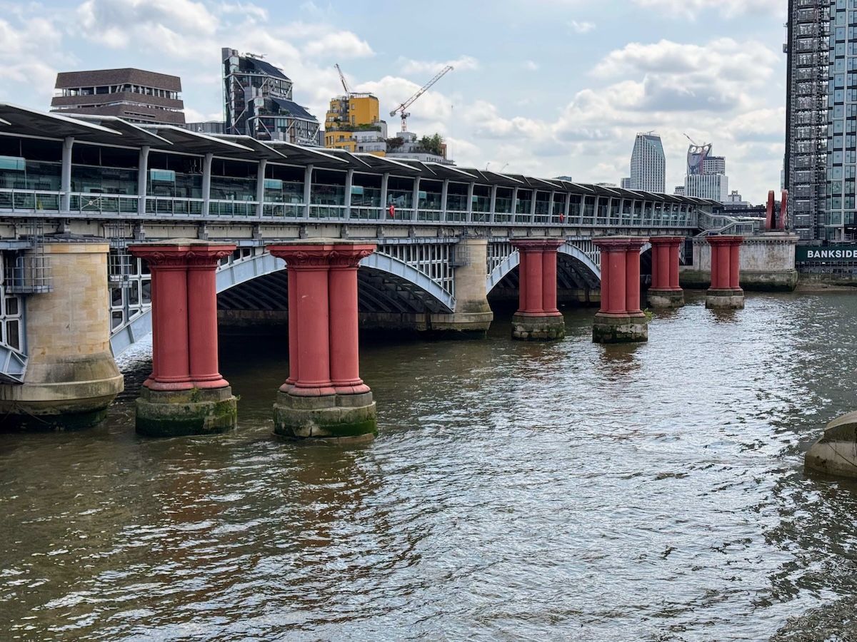 What Are The Odd Red Pillars By Blackfriars Bridge? - Living London History
